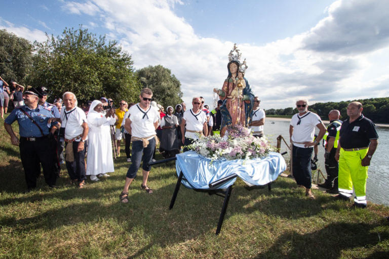 I cremonesi sposano la tradizione: folla per la processione della ...