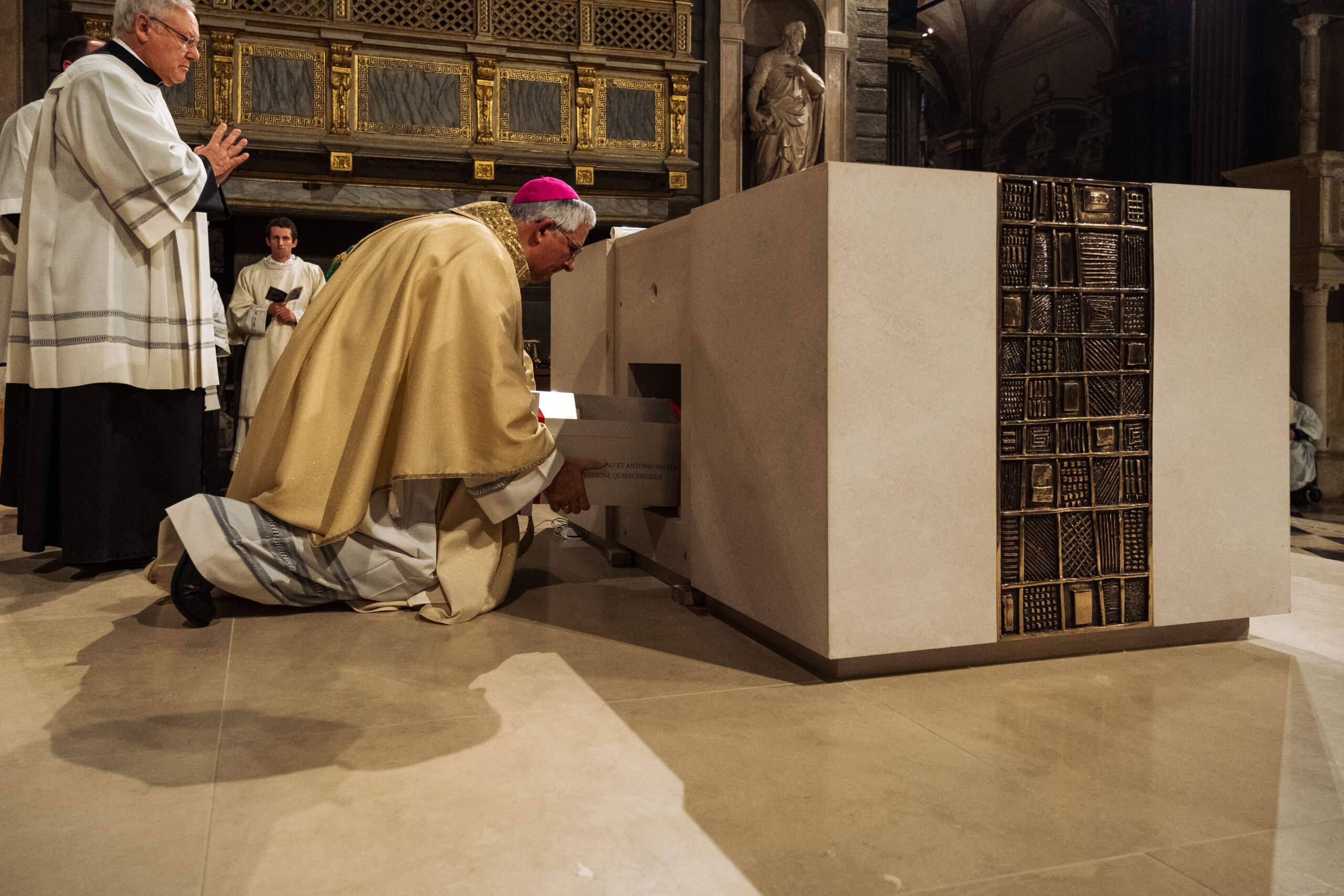Ecco il nuovo altare della Cattedrale: celebrazione solenne - Cremonaoggi