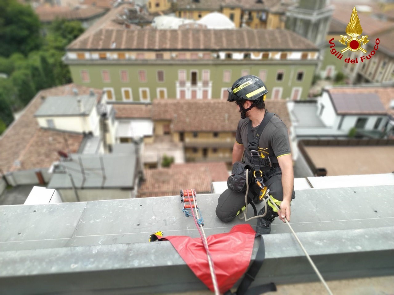 Persona colta da malore all'ottavo piano di un condominio. Salvata ...