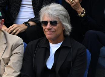 Jon Bon Jovi salva donna che stava per gettarsi da ponte a Nashville ...