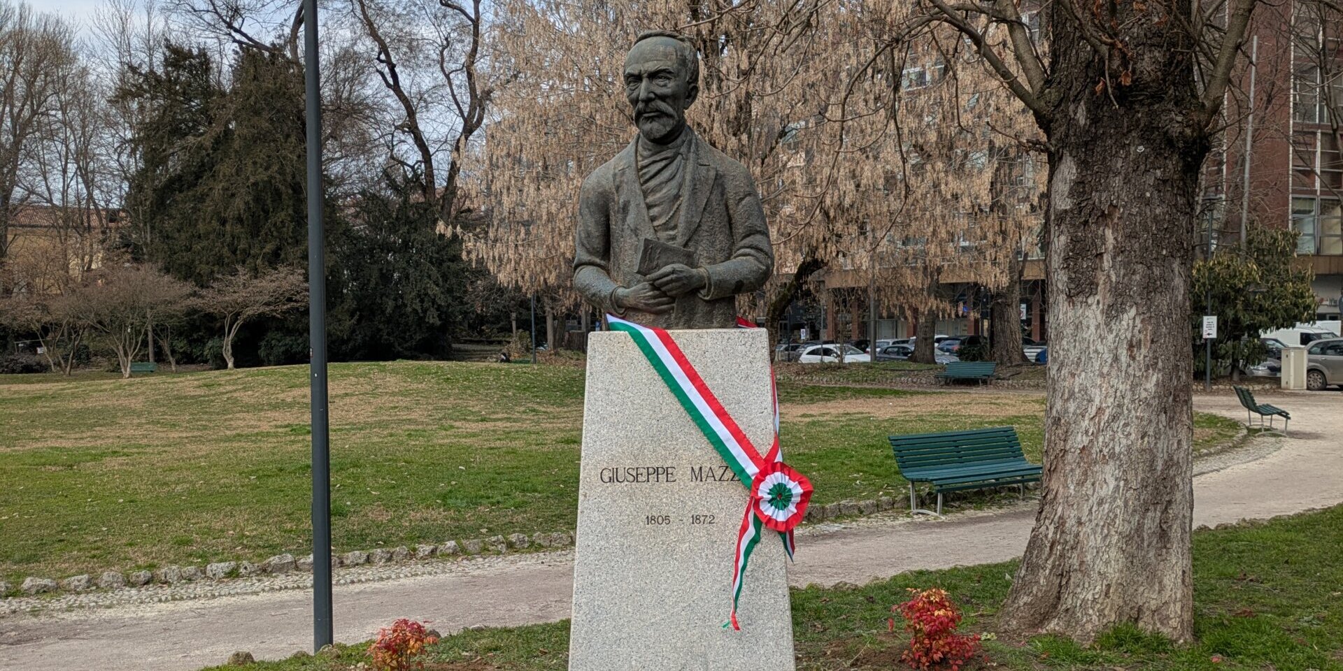 Nuova piantumazione del busto di Giuseppe Mazzini in Piazza Roma ...