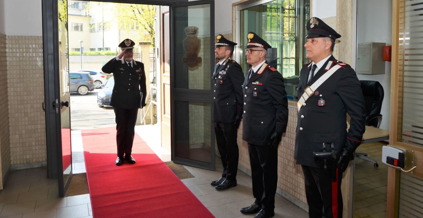 Il Generale De Riggi in visita al Comando Provinciale dei Carabinieri ...