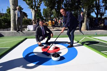 Curling senza ghiaccio al Colosseo: a Colle Oppio lo sport diventa ...
