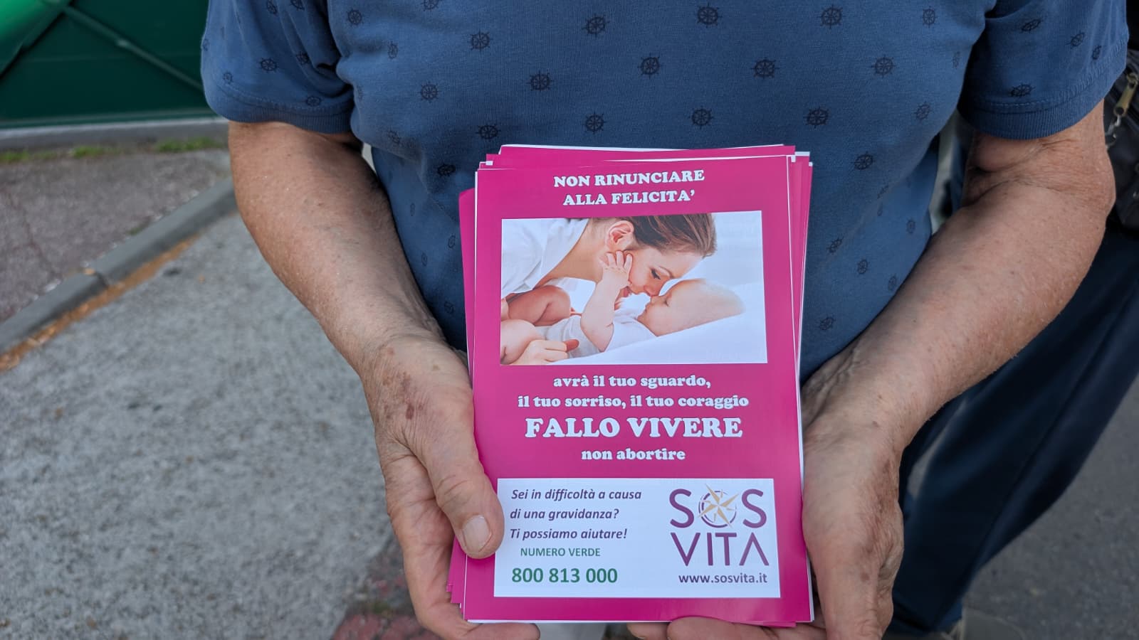 Manifesto Pro Vita rimosso, nuove critiche dal Centrodestra - Cremonaoggi